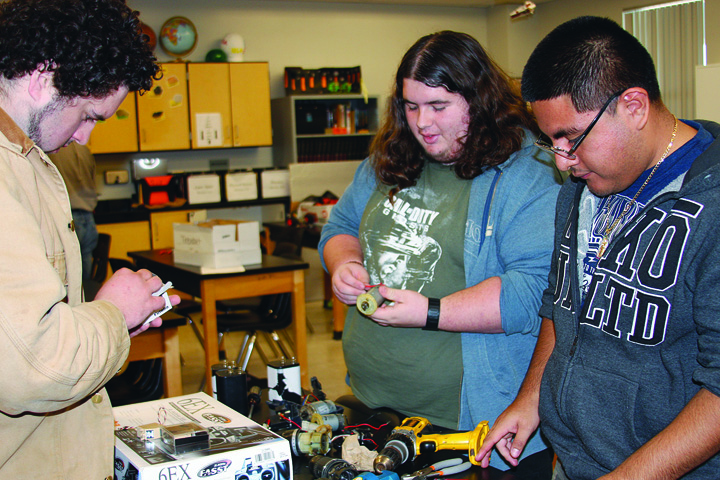 Inspirational Teacher Builds Robotics Club, Leads Students To Early ...