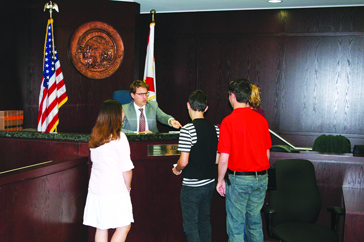 Teen Court Volunteers Hear Cases Offering Alternatives To First-Time ...