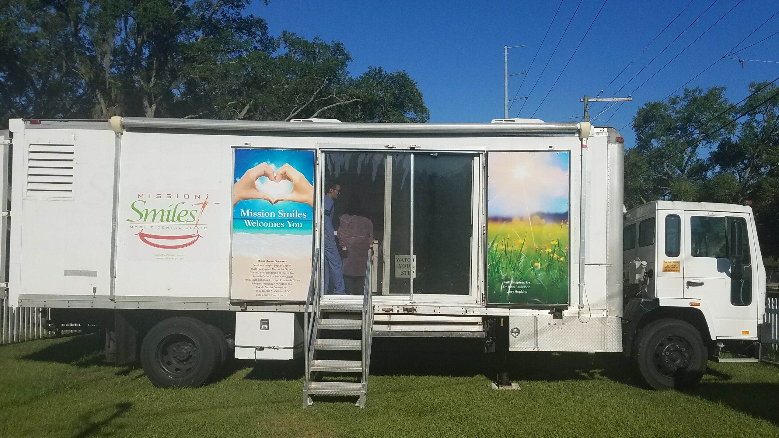 Mission Smiles Mobile Dental Clinic Offers Dental Care To Those In Need ...